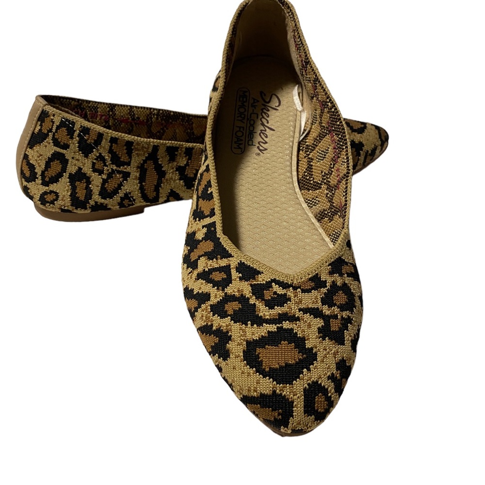 Skechers Woman’s Cleo-Leopard Print Flats Size 8 1/2 - Gem
